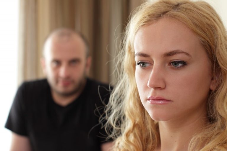 Do You Recognise These 7 Early Warning Signs of a Controlling Guy ...